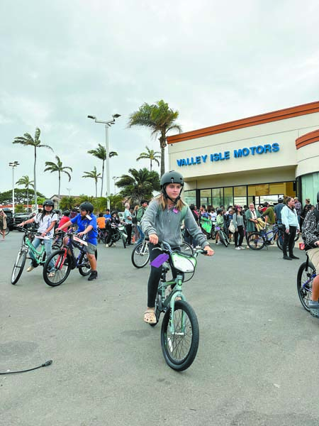 Jim Falk continues Christmas bike giveaway | News, Sports, Jobs - Maui News